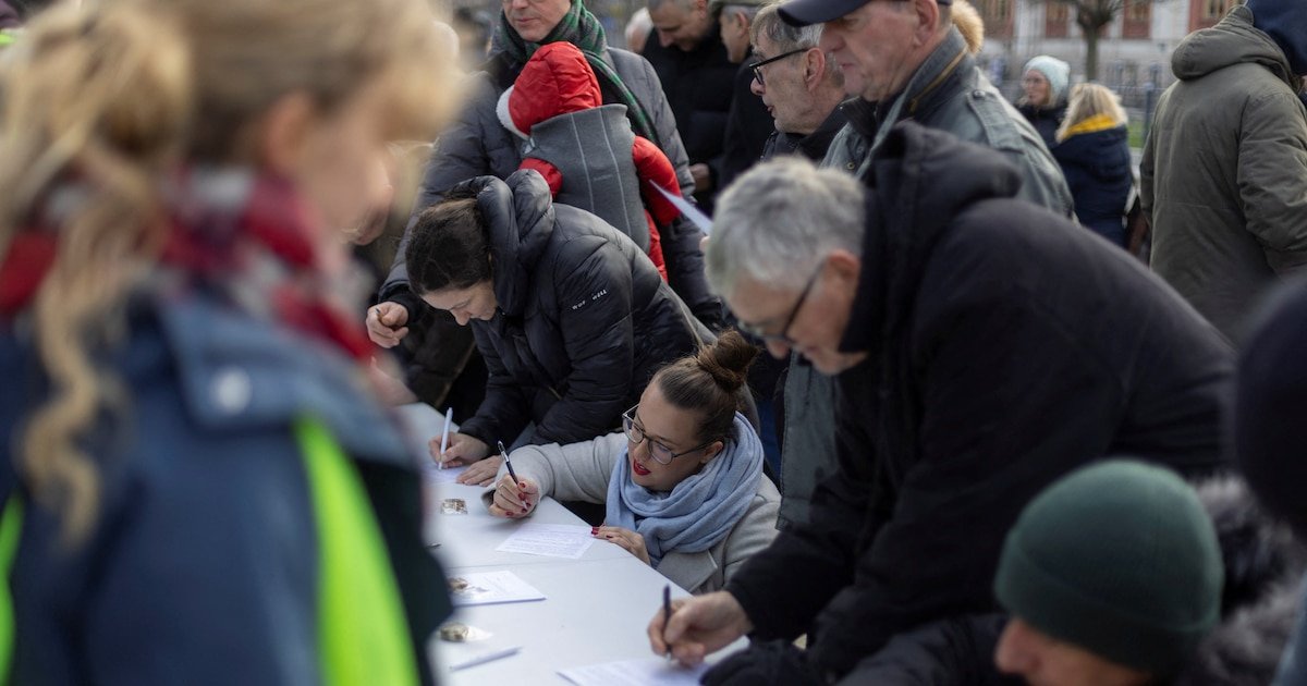 Miles de estudiantes serbios impulsaron una campaña nacional para ...